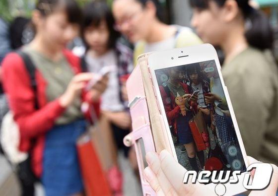 '포켓몬고'로 은둔형외톨이 집밖으로…日 히키코모리 대응 - 뉴스1