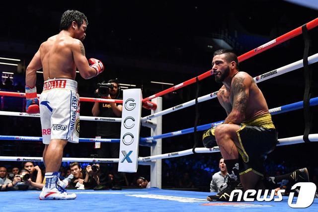 파퀴아오, 9년 만에 KO승…WBA 챔피언 등극 - 뉴스1