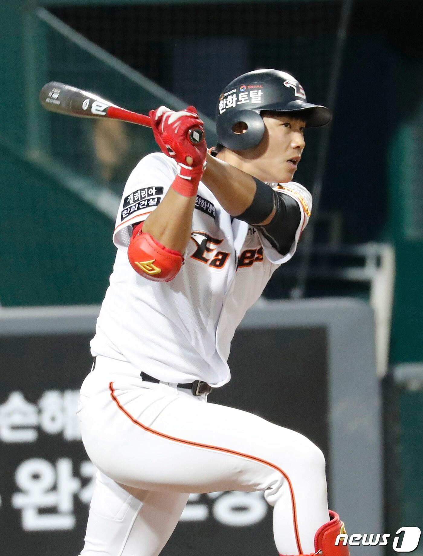 KT, 'FA 이적' 엄상백 보상선수로 한화 외야수 장진혁 지명…"즉시전력감" - 뉴스1