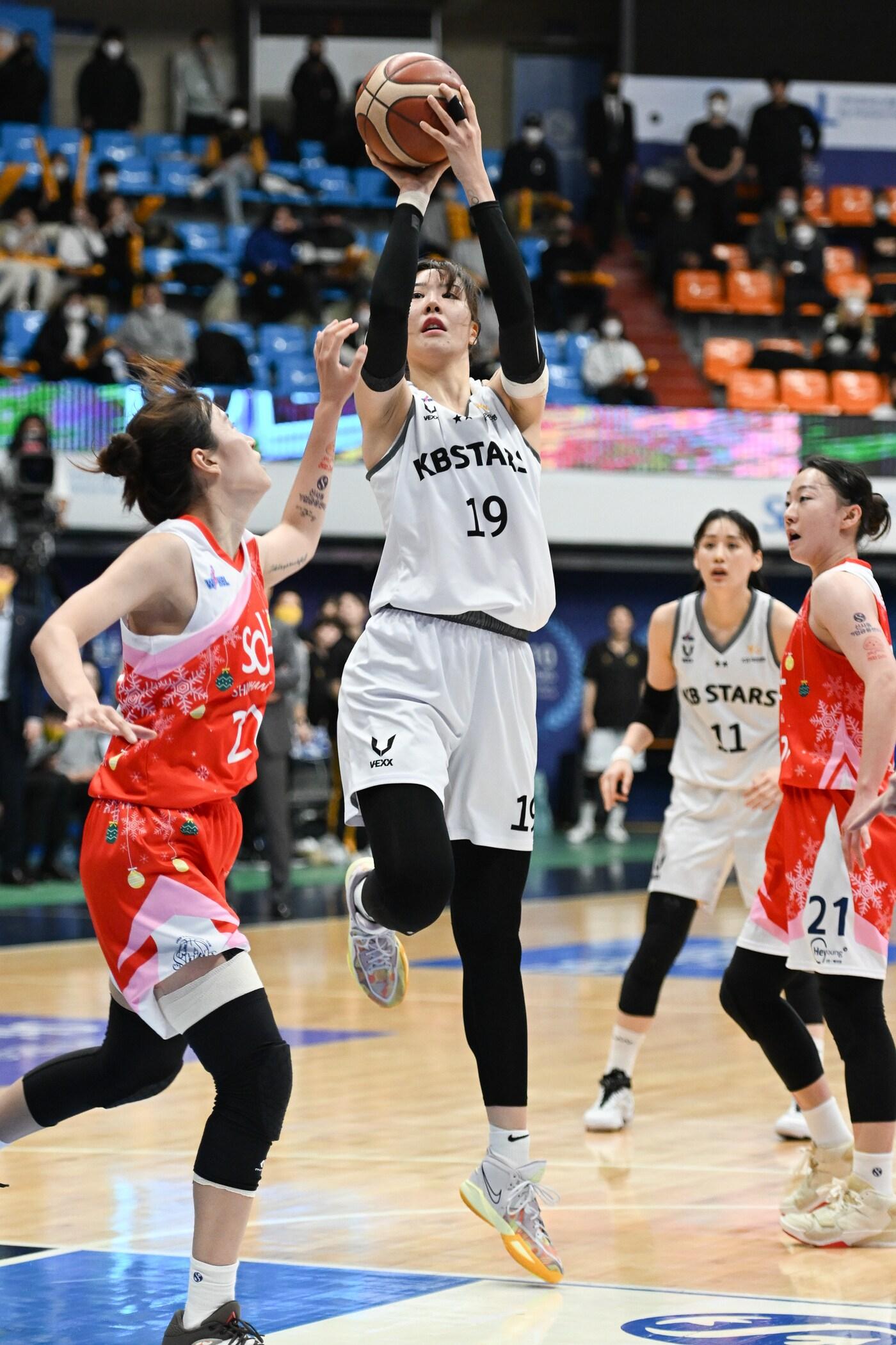 이 악문 박지수, 후반기에 더 강해질 KB스타즈 - 뉴스1