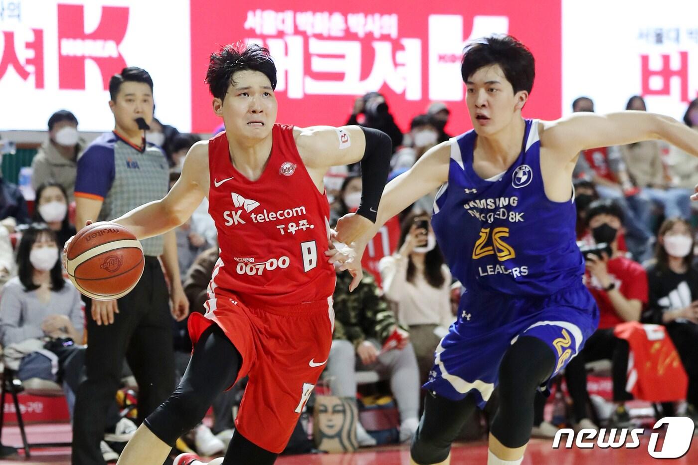 '안영준 3점슛 7방' SK, 삼성 완파…정규리그 우승 매직넘버 '2' - 뉴스1