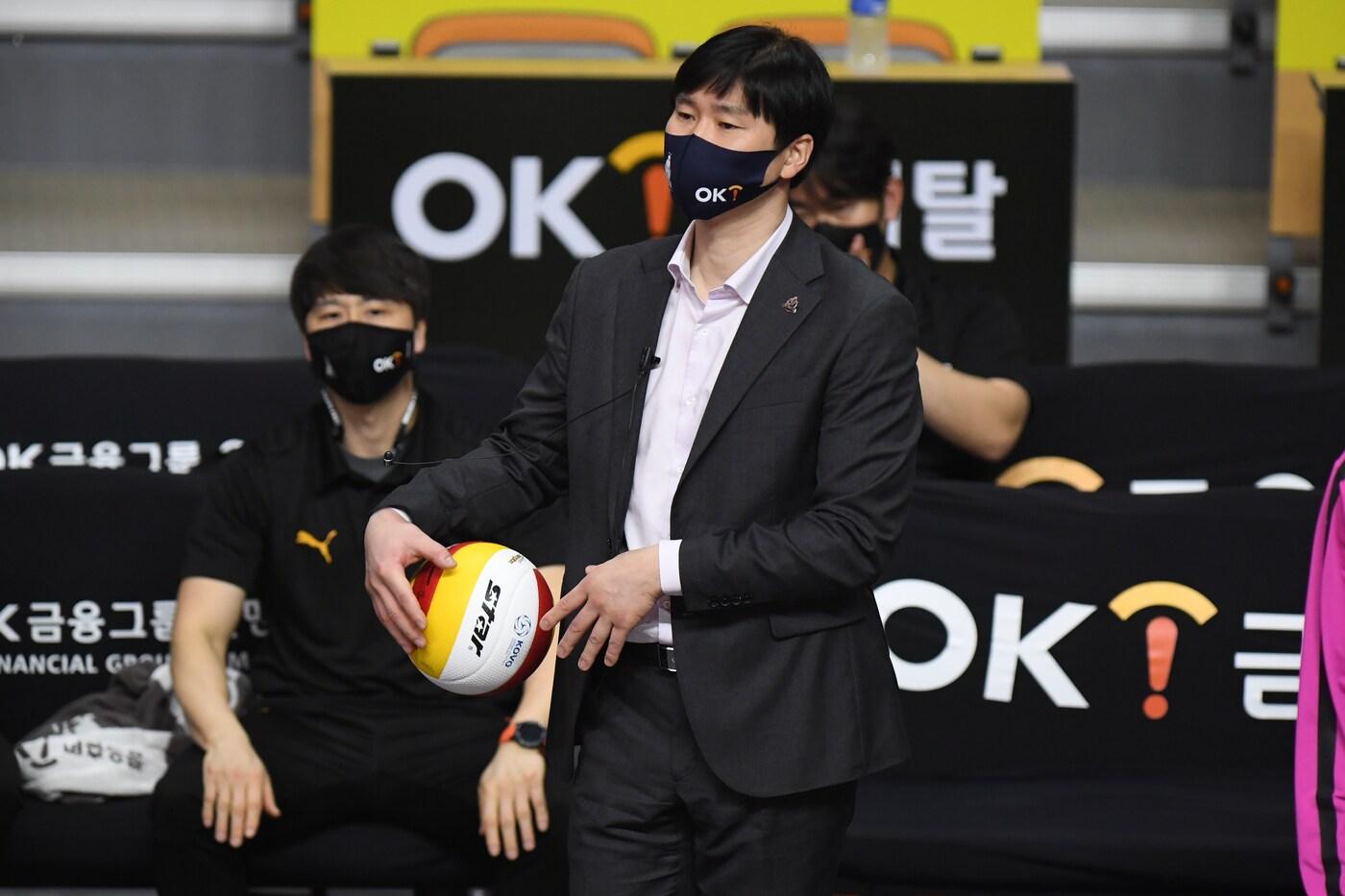 석진욱 감독 "레오 부상‧코로나19가 치명적…박승수 발굴, 수확" - 뉴스1