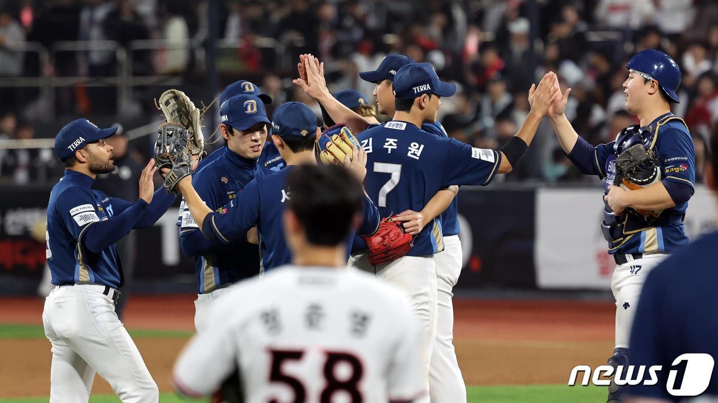 지지 않는 NC, '해태 왕조'와 어깨 나란히…PS 역대 최다 타이 9연승[PO2] - 뉴스1