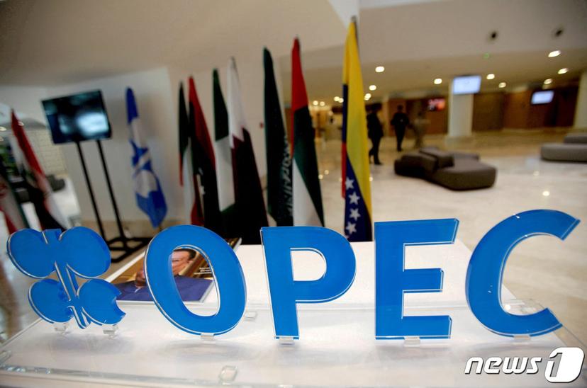OPEC+ 회의 앞두고 유가 3% 급등, WTI 70달러 돌파 - 뉴스1