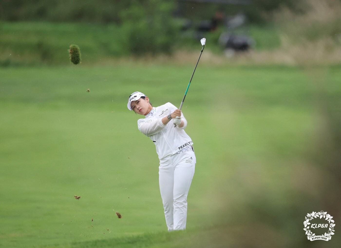 박현경‧송가은‧이소영, KLPGA 하나금융그룹 챔피언십 첫날 공동 선두 - 뉴스1