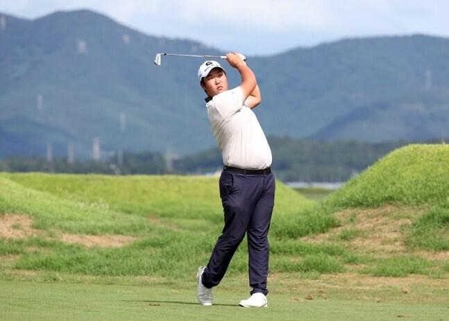KPGA 2년차 김찬우, '34년 만의 36홀'로 열린 비즈플레이 전자오픈 우승 - 뉴스1