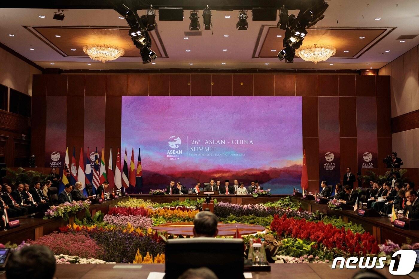 아세안 동아시아정상회의 "강대국들이 긴장완화에 나서야" - 뉴스1