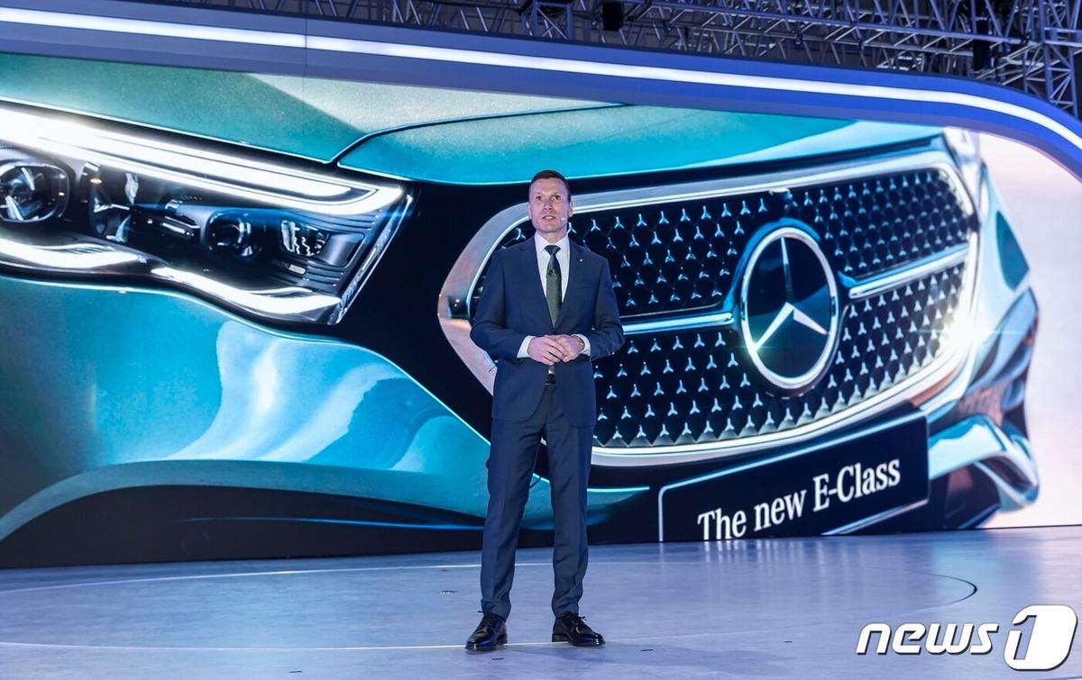 강남에 세계 첫 마이바흐 전용전시장 연다…벤츠 "올해 신차 9개" - 뉴스1