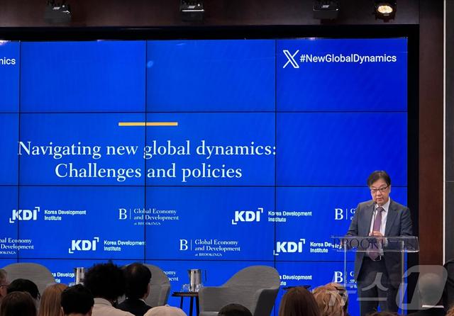 "세계는 제로섬으로…동맹간 파괴적 반도체 경쟁 막아야" - 뉴스1