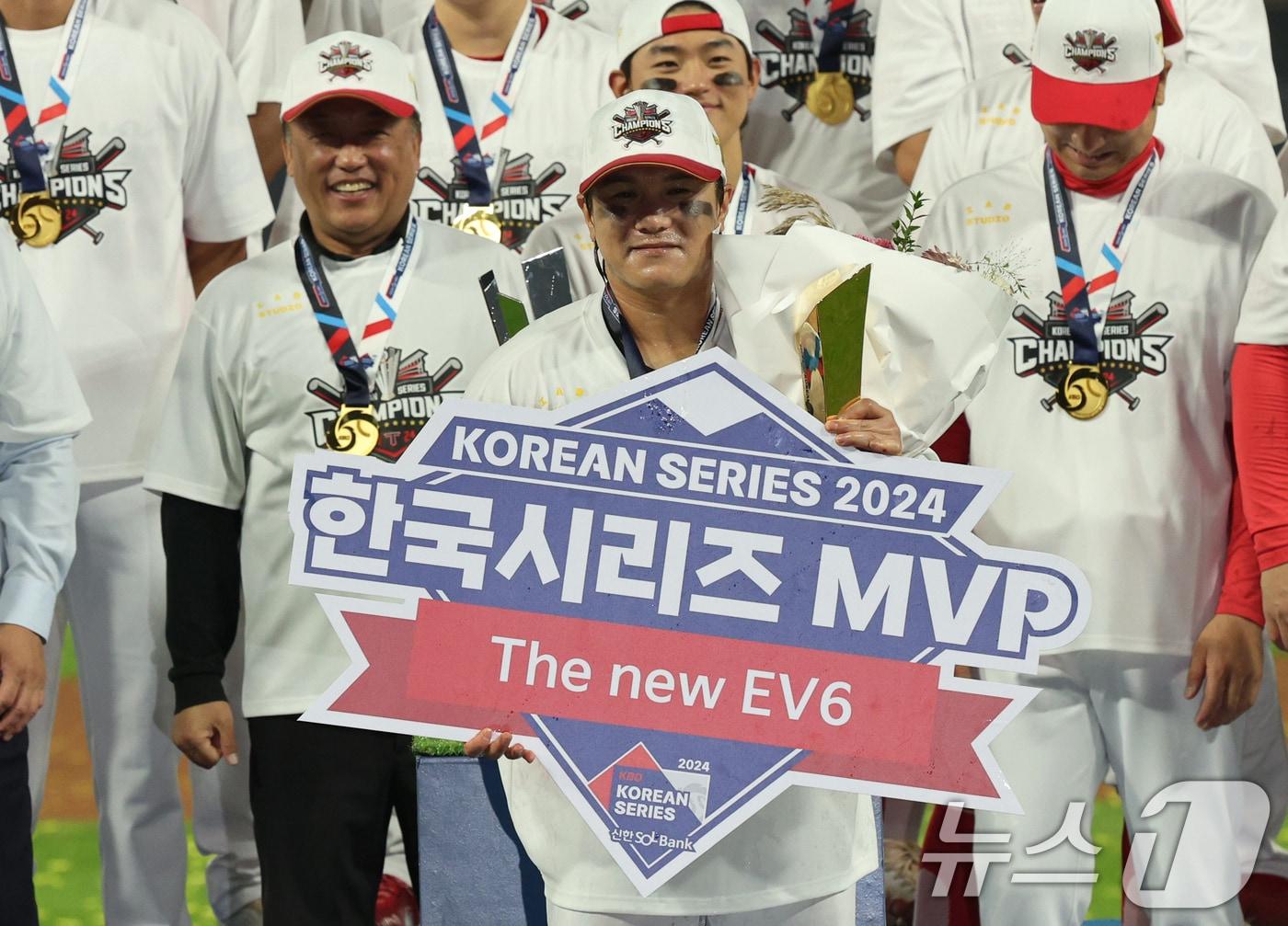 '시리즈 MVP' KIA 김선빈 "키 작은 선수 안된다는 편견 깼다"(종합)[KS5] - 뉴스1