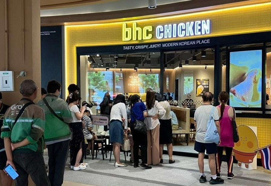 bhc 치킨, 초대형 복합시설 '원 방콕'에 태국 10호점 개점 - 뉴스1