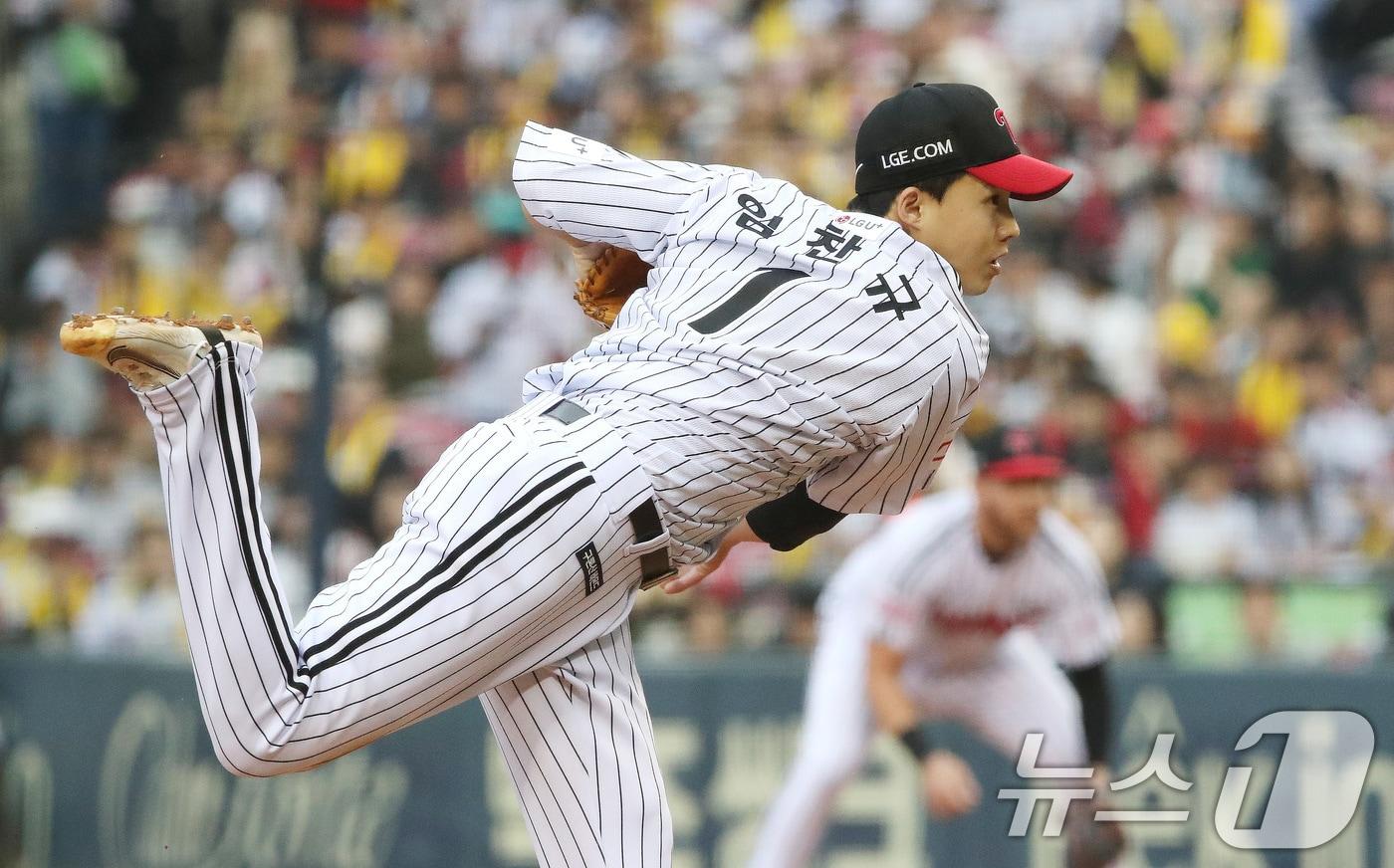 LG, KT에 뒤집기 '1승1패'…데일리 MVP 임찬규(종합)[준PO2] - 뉴스1