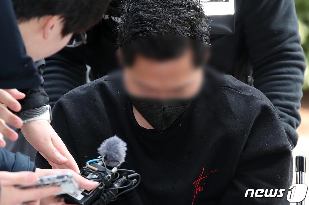 아내 성인방송 시킨 군인 남편 '징역 3년'…"AI 판사는 '무기징역'" 공분 - 뉴스1