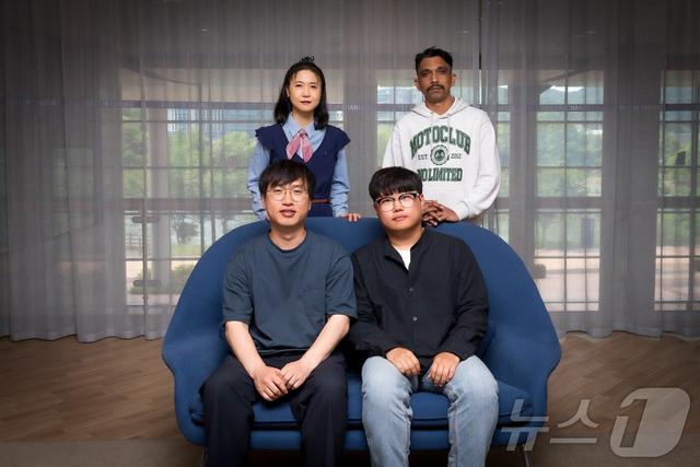 UNIST "녹슨 철로 그린수소 생산…태양광 수소전환 효율 3.2배 향상" - 뉴스1