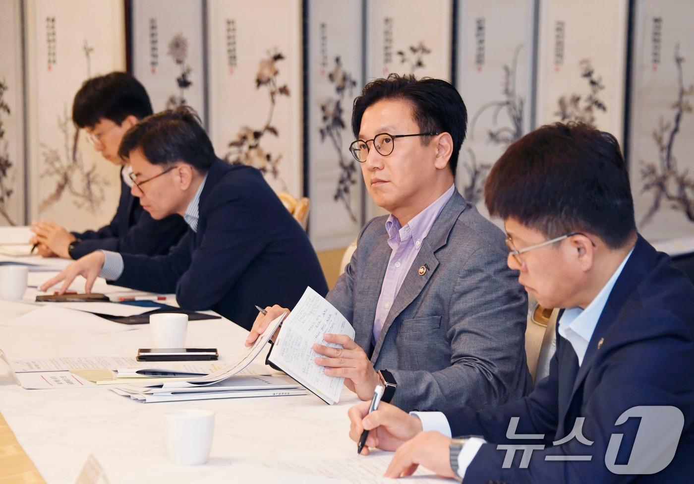 정부, '8·8 부동산대책' 점검…LH·HUG "주택공급 차질없이 추진" - 뉴스1