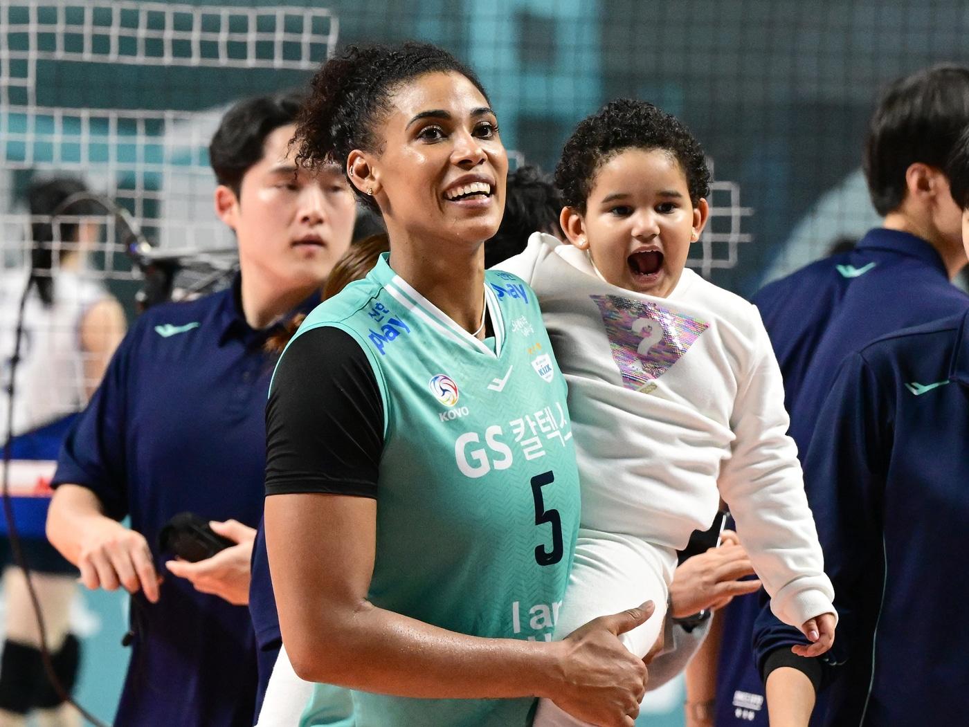 '엄마선수' 실바, 육아 부담 던다…"12월부터 어머니와 함께 생활" - 뉴스1