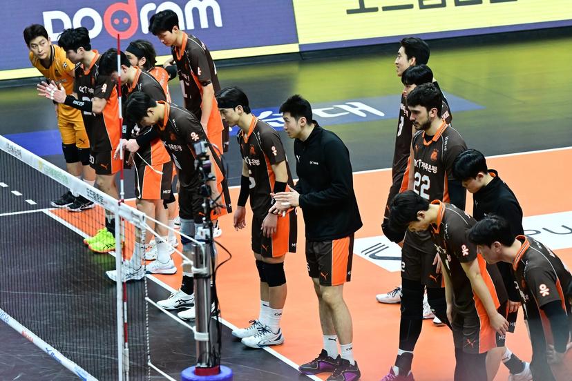 예상 못깬 '꼴찌' OK저축은행·GS칼텍스…후반기 대반전 가능할까 - 뉴스1