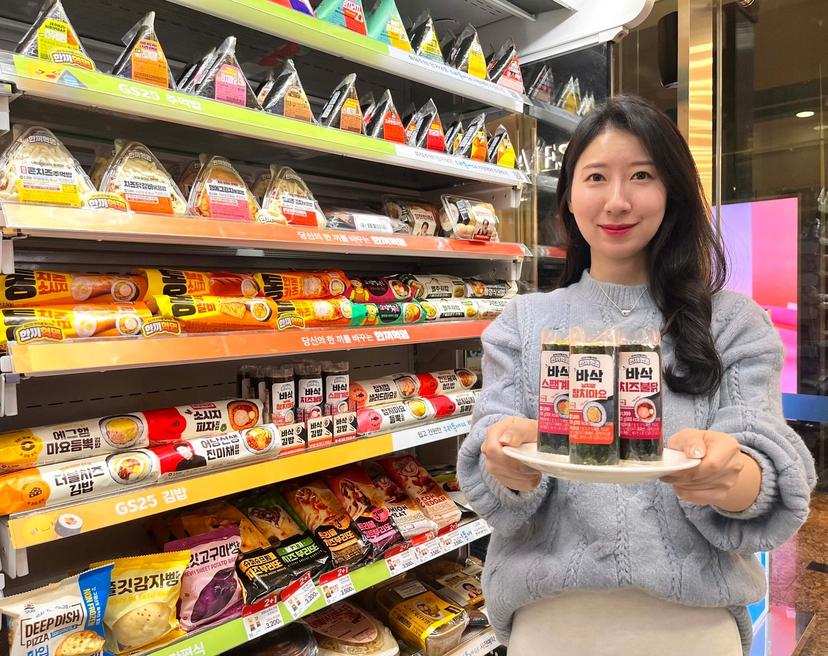 GS25, 4년 만에 '바삭 김밥' 리뉴얼 재출시…"아침 수요 겨냥" - 뉴스1