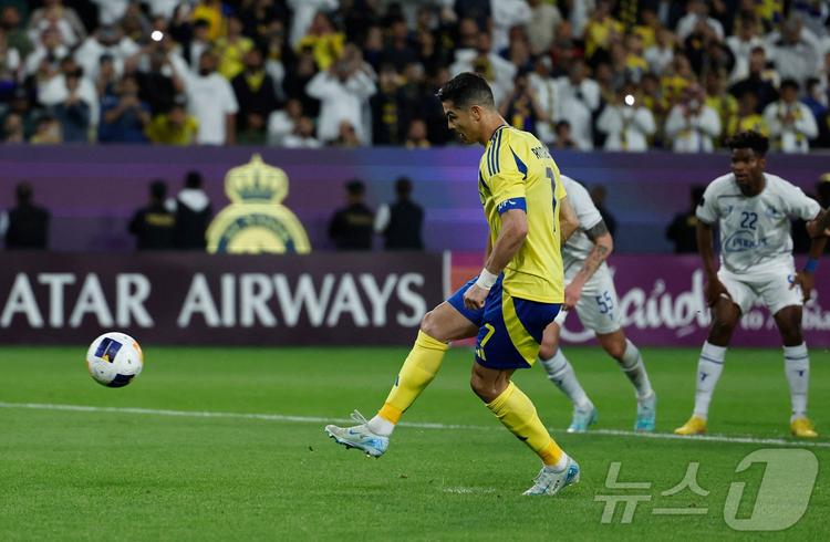 '호날두 PK 골' 알나스르, 에스테그랄 꺾고 ACLE 8강 진출 - 뉴스1