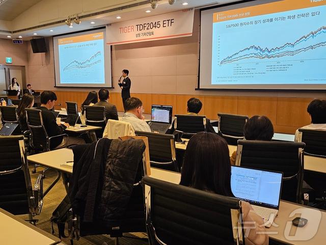 미래에셋운용 "20년 뒤 은퇴하는 3040, TDF ETF 하나로 노후 준비" - 뉴스1
