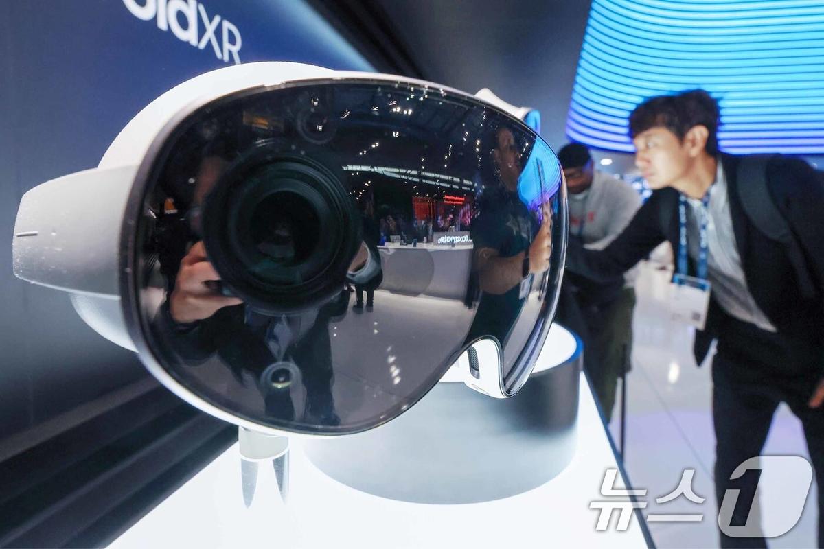 [MWC25] AI 기술력 뽐낸 韓-추격자 이미지 탈피하는 中 - 뉴스1