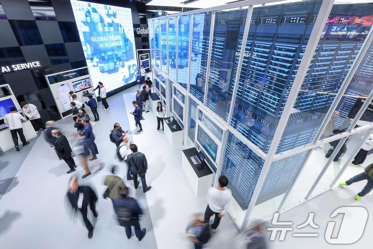[MWC25] SKT, 엘리스그룹과 손잡고 AI 데이터센터 협력 - 뉴스1