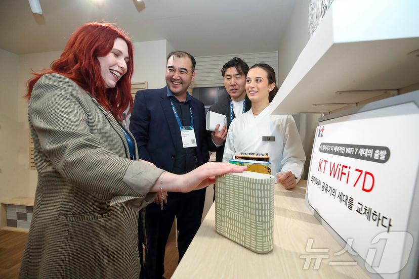 [MWC25] KT, 'WiFi 7' 공유기 출시…"AI 시대 최상의 인터넷 환경" - 뉴스1
