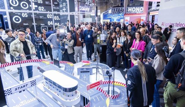 [MWC25]SK텔레콤, 액체냉각 AI 데이터센터…통신에 인공지능 접목 - 뉴스1