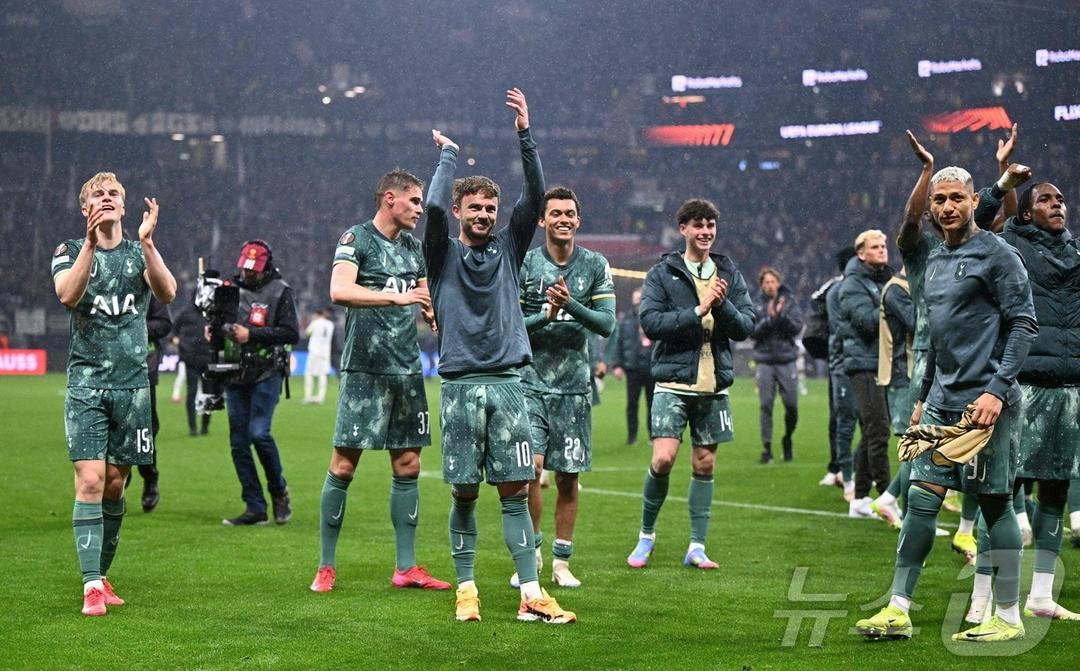 손흥민의 토트넘, 프랑크푸르트 원정서 1-0 승…41년 만에 UEL 4강행(종합) - 뉴스1