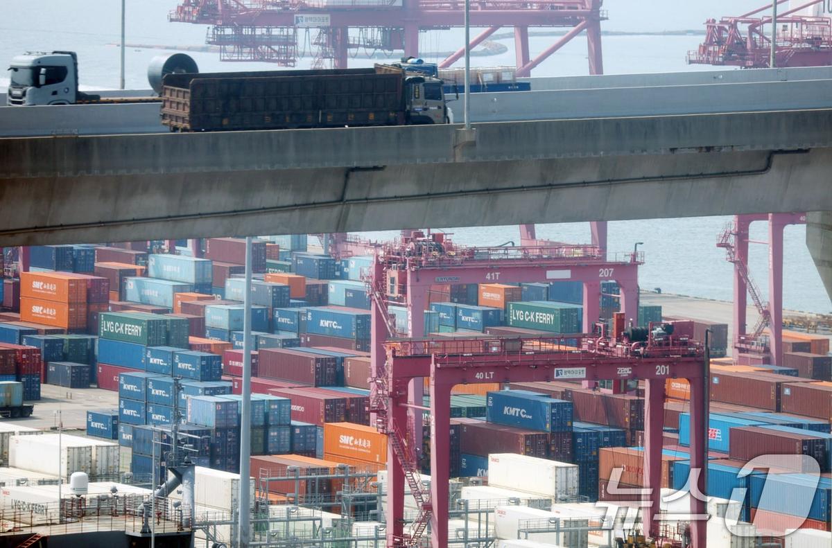 OECD, 내년 韓 경제성장률 2% 밑으로…10년새 1%p 하락 - 뉴스1