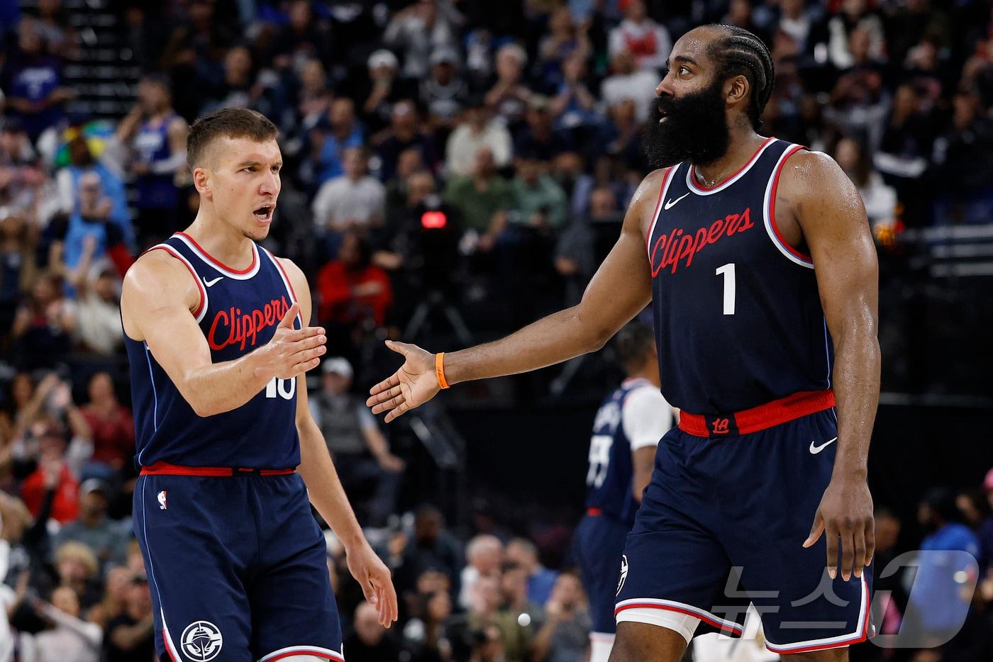 NBA 클리퍼스, 덴버 잡고 PO 1R 3승 3패…끝장승부 펼친다 - 뉴스1