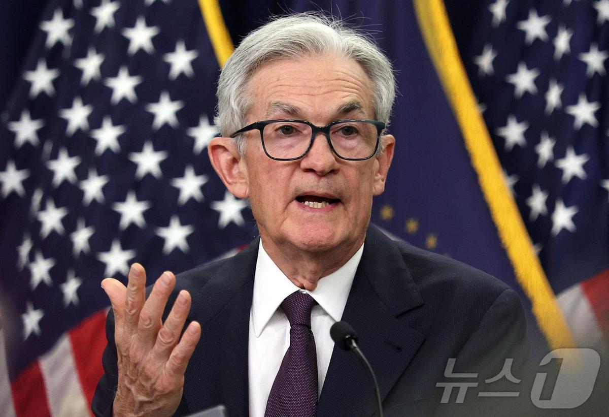 FOMC 기준금리 4.25~4.5% 동결…올해 0.5%p 인하 계획 고수(종합) - 뉴스1