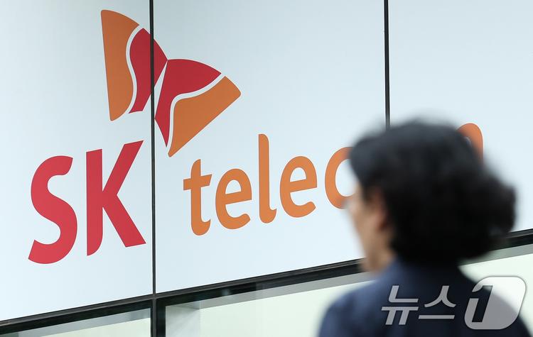 SKT, 2분기 영업이익 전년比 37.07% 감소…"해킹 여파"(상보) - 뉴스1