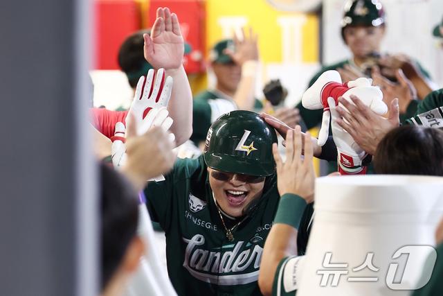 '5연승' 3위 SSG, 방심은 금물…가을야구 걸린 원정 4연전 고비 - 뉴스1